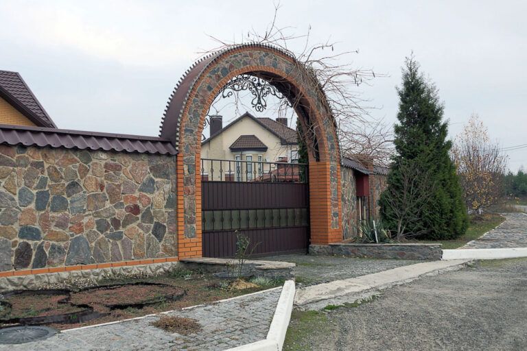 15+ Unique & Architectural Front Gate Arch Designs for Your Home